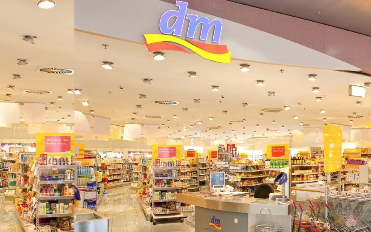 Dm drogerie markt pune pe hartă magazinul cu numărul 100 | Progresiv