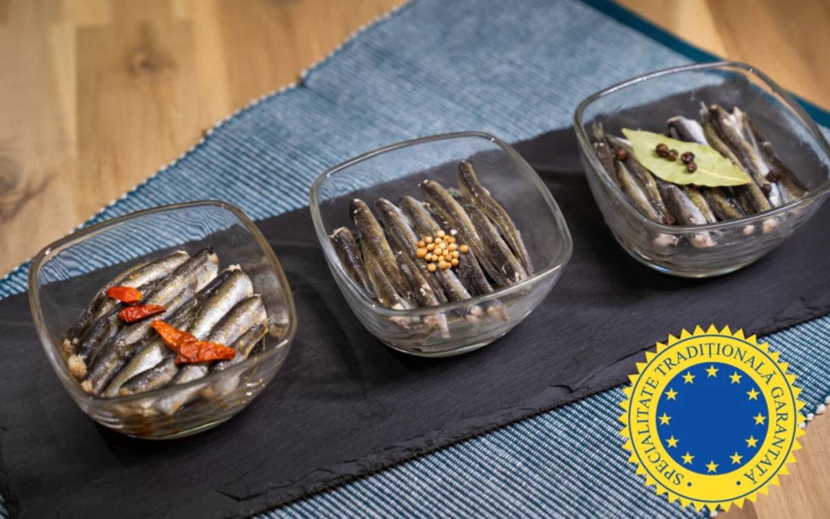 Sardeluță marinată fabricată potrivit tradiției din România ...